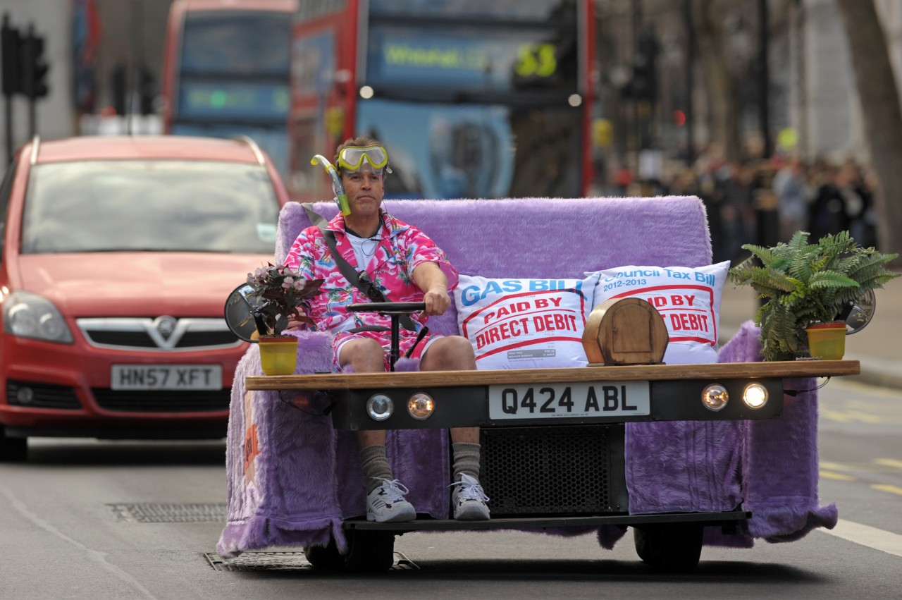 Bacs Drives A Purple Fluffy Sofa Around London To Promote Direct Debit ...